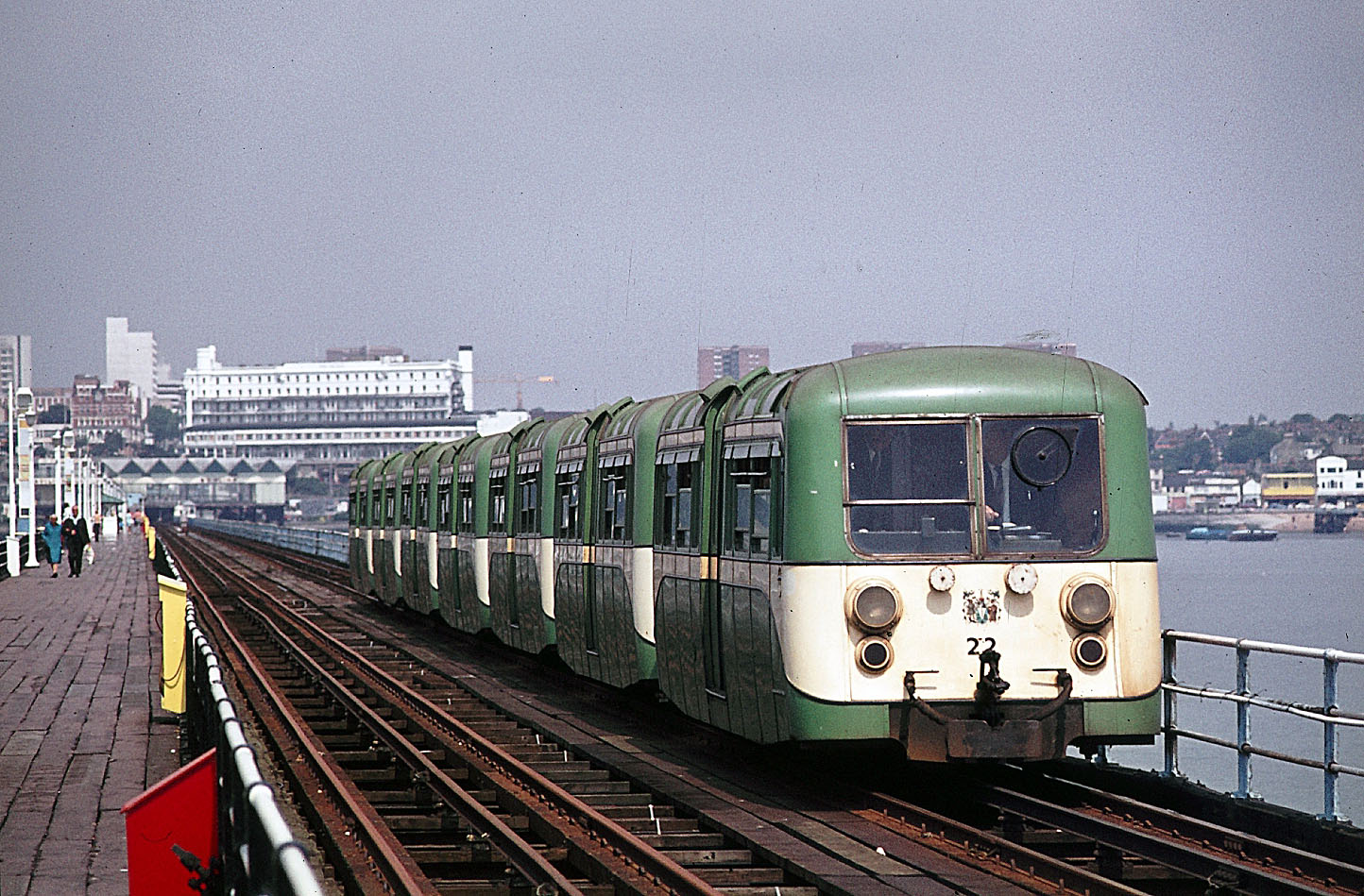 Southend Railway : les trains électriques d'AC Cars